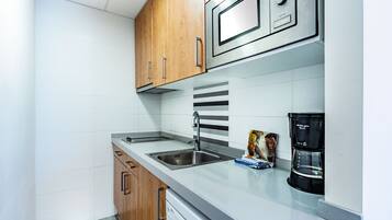 Apartamento standard | Cozinha privada | Geladeira grande, micro-ondas, cooktop