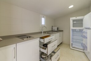 Estúdio superior | Cozinha privada | Geladeira grande, micro-ondas, cooktop