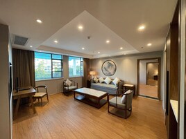 Suite-Estúdio Executiva | Roupa de alta qualidade, edredões de penas, secretária 