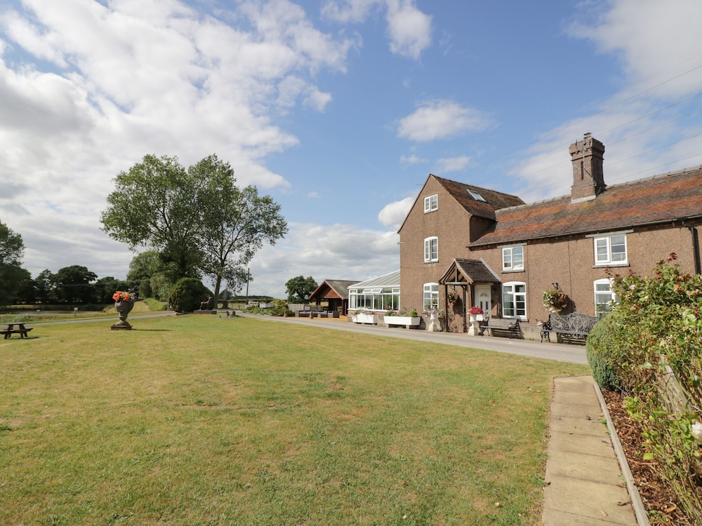 Far Coley Farm And Kilnhurst Log Cabin - Staffordshire