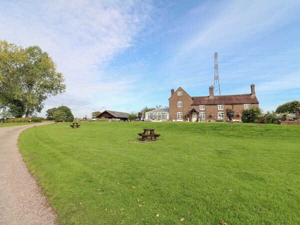 Far Coley Farm &Amp; Log Cabin - Staffordshire