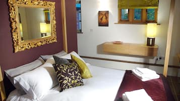 1 quarto, com decoração personalizada, com mobília individualizada