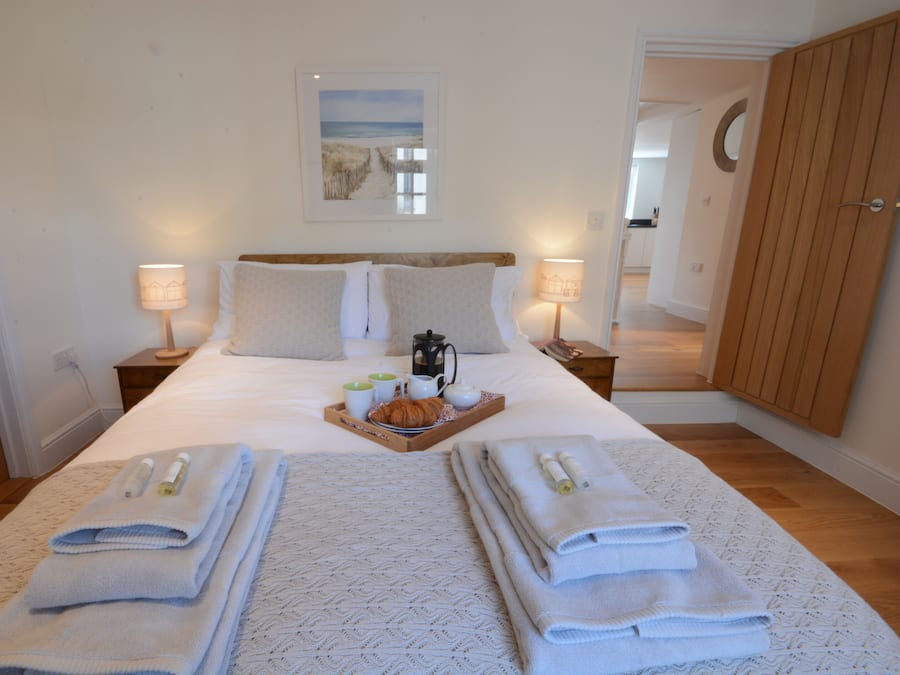 2 quartos, com decoração personalizada, com mobília individualizada