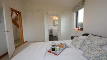 3 quartos, individualmente decorados, individualmente mobiliados