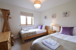 3 quartos, individualmente decorados, individualmente mobiliados