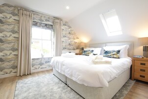 3 quartos, com decoração personalizada, com mobília individualizada