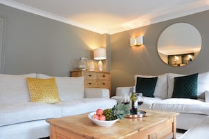 3 quartos, com decoração personalizada, com mobília individualizada