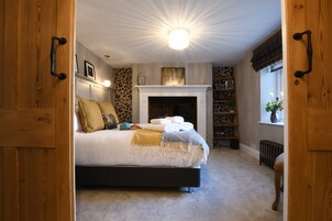 2 quartos, com decoração personalizada, com mobília individualizada