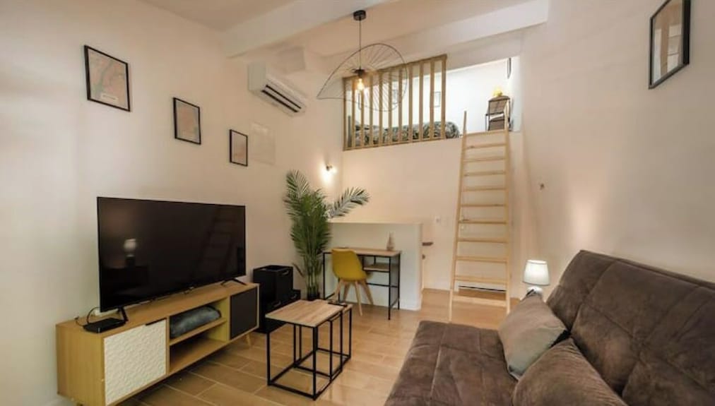 Le Nostradamus - Magnifique Appartement En Plein Centre Ville Avec Parking - Salon-de-Provence