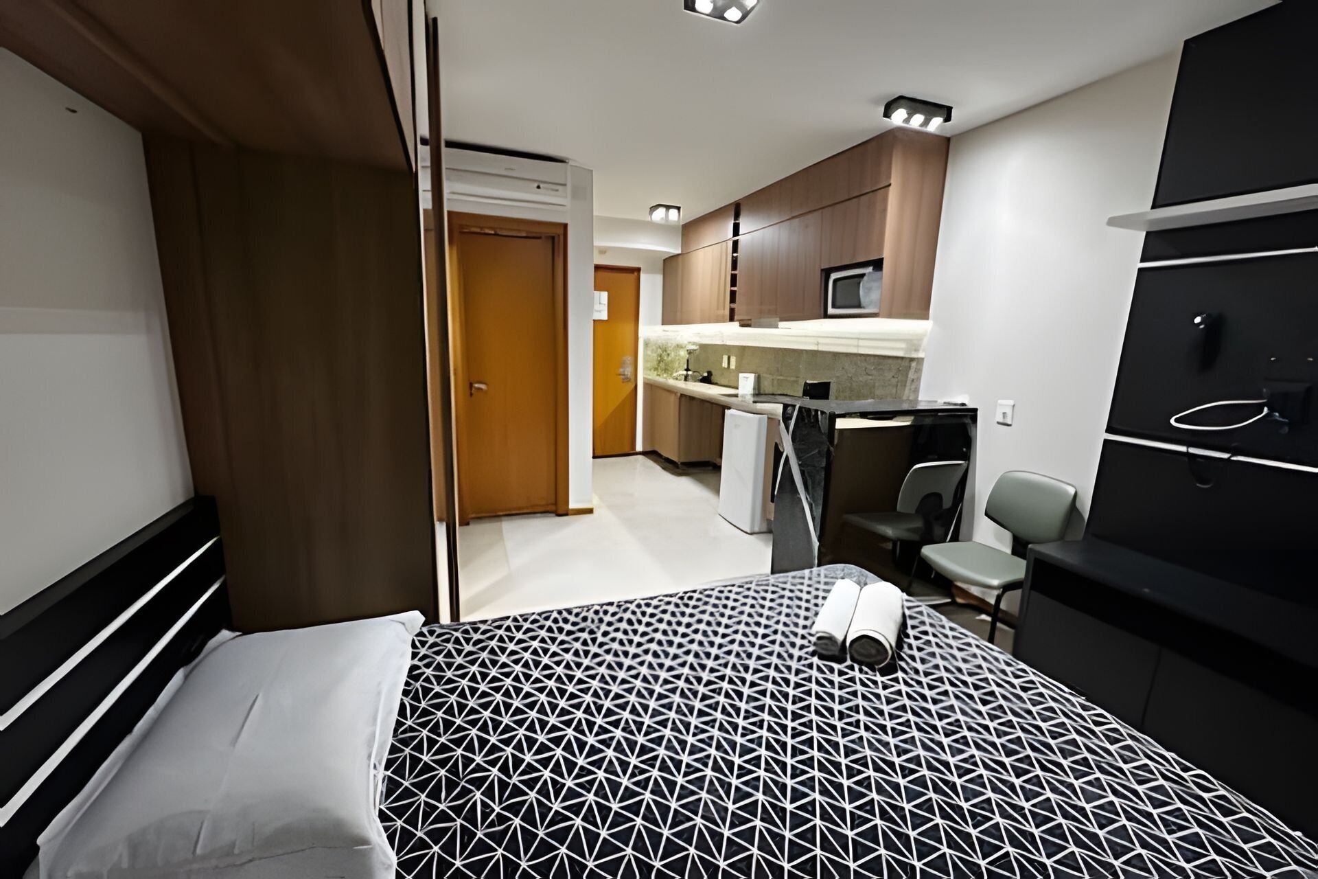 Apartamento | Cofres nos quartos, escrivaninha, cortinas blackout