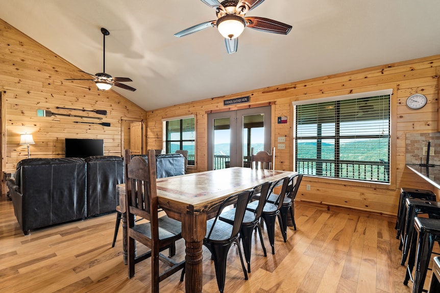 Hillside Views, Private Swimming Pool, Less Than 5-minute Drive To The Frio River - Garner State Park, Concan