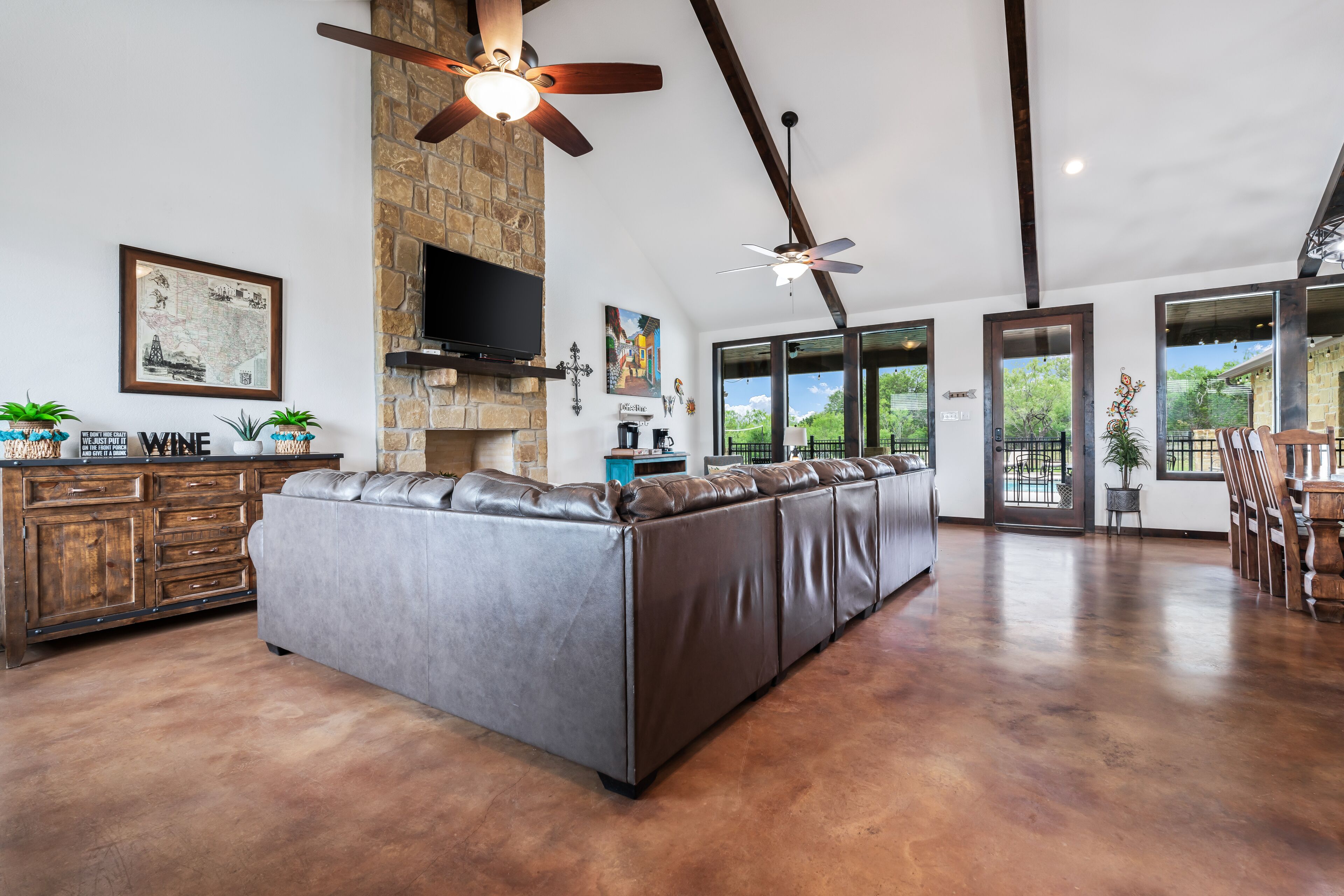 Private Pool, Volleyball, Basketball, Outdoor Fireplace & Less Than 5-minute Drive To The Frio River - Utopia, TX