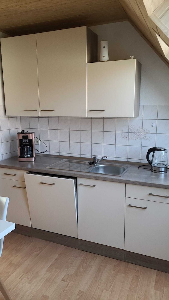 2-zimmer-ferienwohnung Mit 3 Betten In Ruhiger Wohnanlage - Altenburg