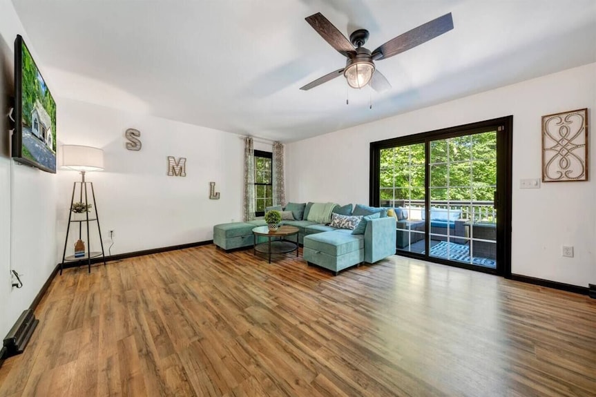 Family Lakefront Oasis - Dock, Cabana, Game Room - 스미스 마운틴 호