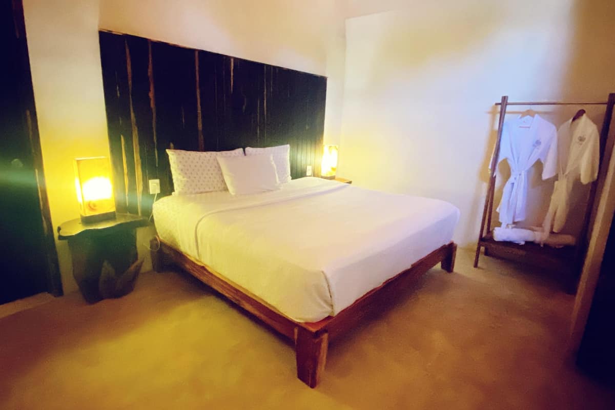 Quarto standard, 1 quarto, vista para o jardim | Frigobar, individualmente decorados, individualmente mobiliados