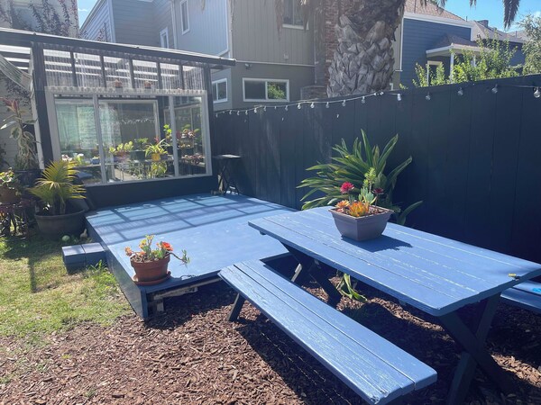 B-love's Guest House - California