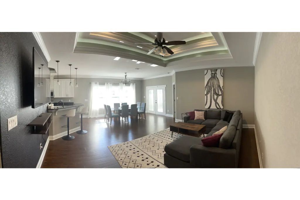 Beautiful 3bed 2 Bath Home With Gated Backyard Minutes From The Beach And Shops - Navarre, FL