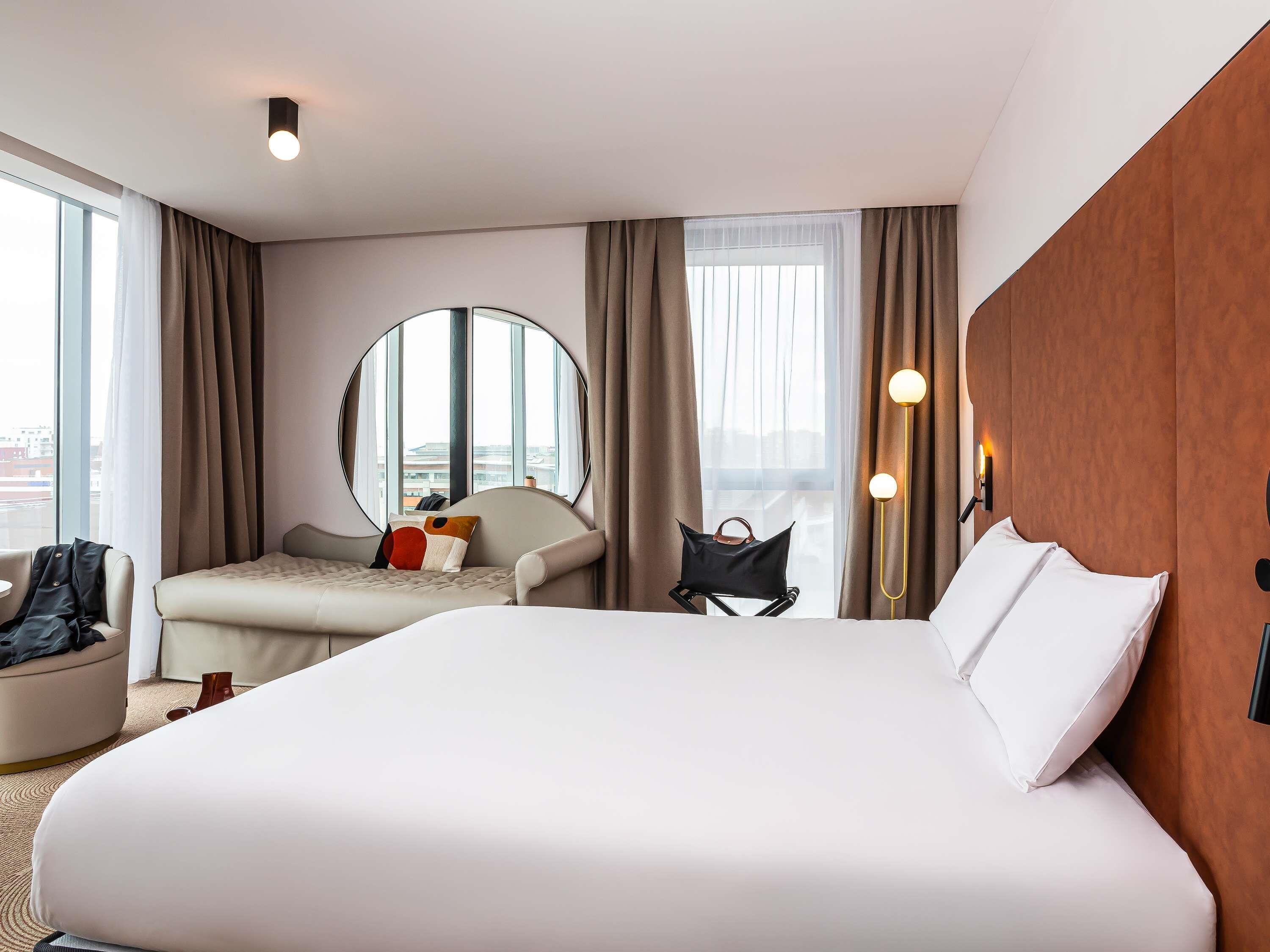 Quarto Clássico, 1 cama queen-size e sofá-cama | Cofre com capacidade para portátil 