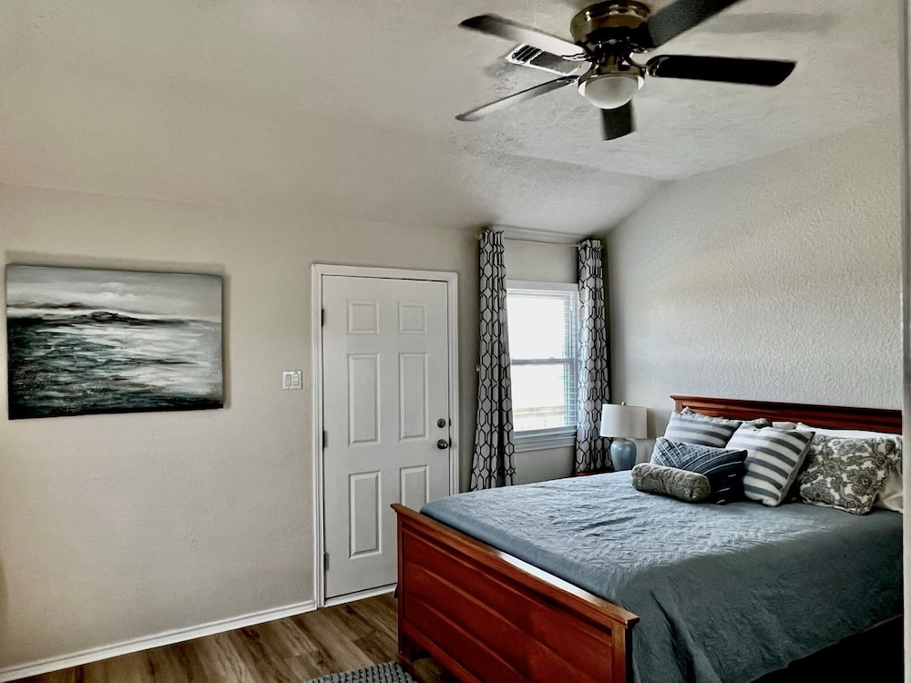 Surfside Beach Home 6 Beds. Sleeps 8 To 10 - Surfside Beach, TX