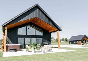 Sky Ridge Lodging- The Luna/ Brand New Cabin/ Amish Country - Holmes ...