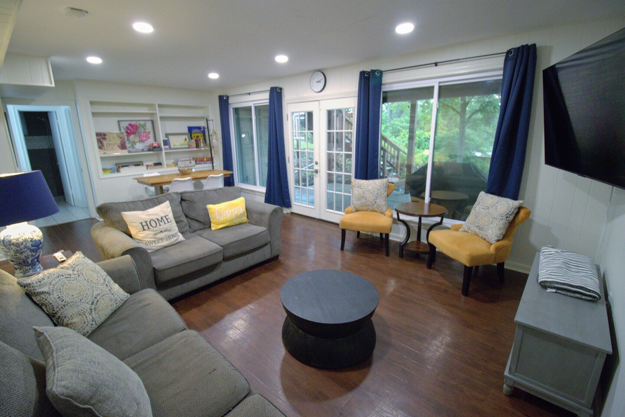 5 Br Highland House! 20 Minute Walk To Tiger Stadium!! Level 2 Ev Charger! - Baton Rouge, LA