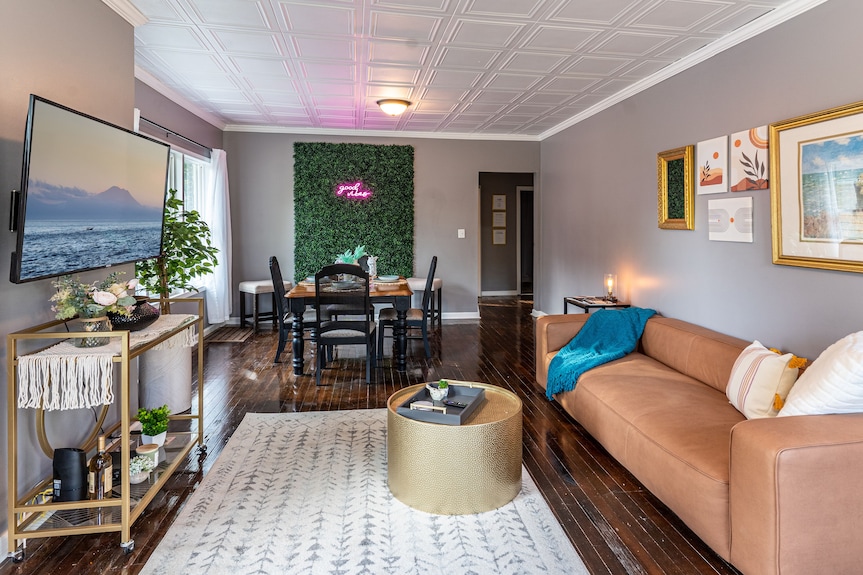 Spacious 4br Family Haven | Backyard-patio-pets Ok - 에번즈빌