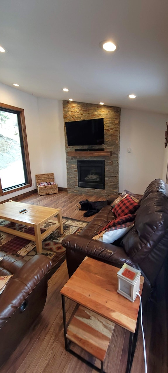 Rustic Bliss At Montana's Secluded Hideaway - Billings, MT