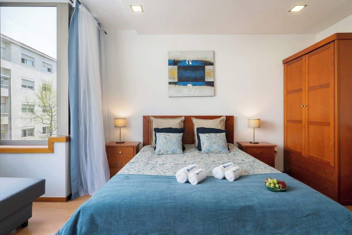 Roomy Flat | Terrace By Hostwise - Porto, Portugal