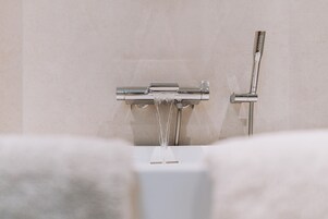 Quarto Duplo Deluxe, acessível, casa de banho anexa | Casa de banho
