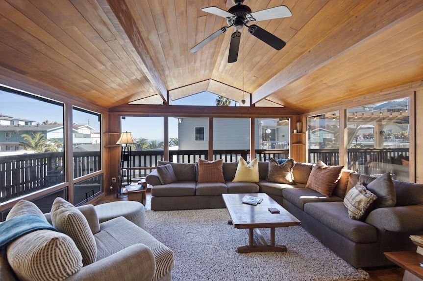 221w: Family Friendly Avalon Home, Golf Cart, Large Deck + Outdoor Dining - Santa Catalina Island, CA