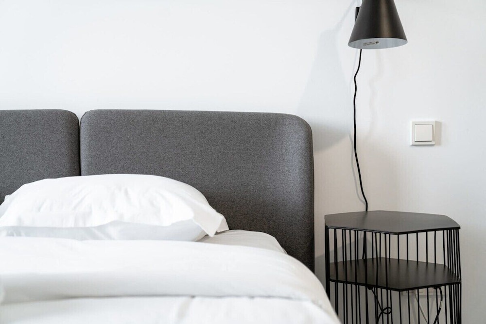 Lux 1br: King Bed, Balcony, Near City Center - Luxembourg
