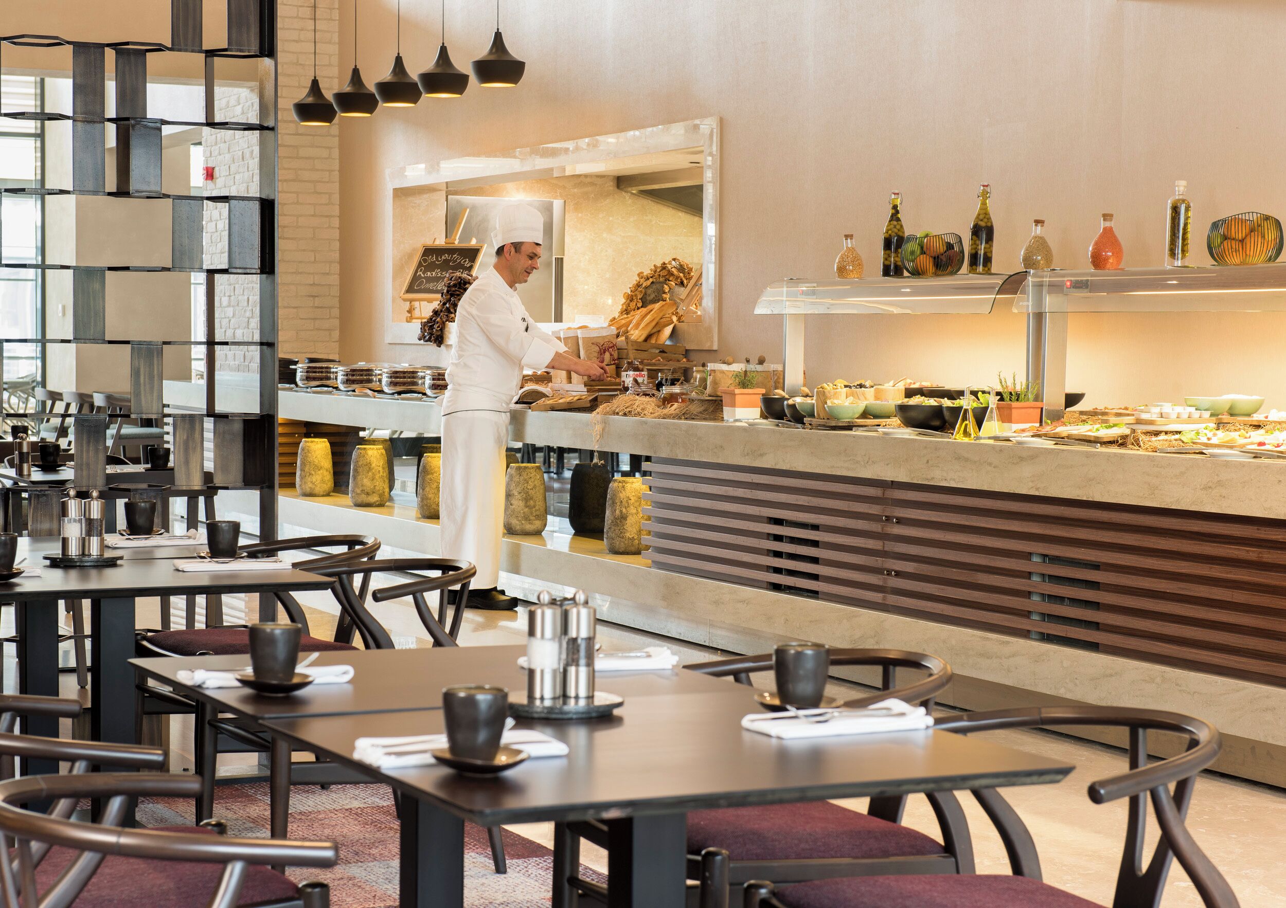 Café da manhã com buffet todos os dias (EUR 15 por pessoa) 