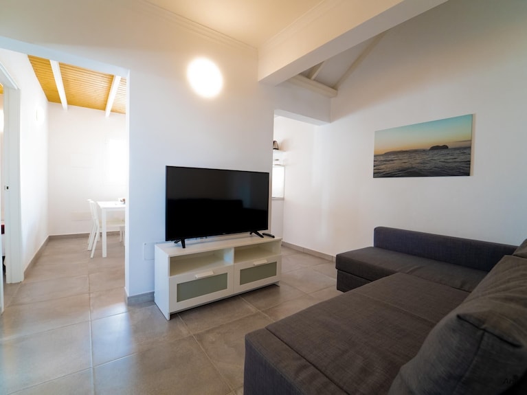 Apartamento Dos Dormitorios Y Camas Matrimonio. - Arrecife