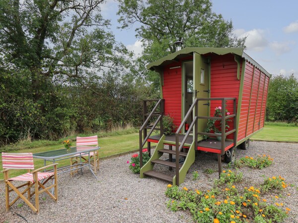 Tilly Gypsy-style Caravan Hut - Herefordshire