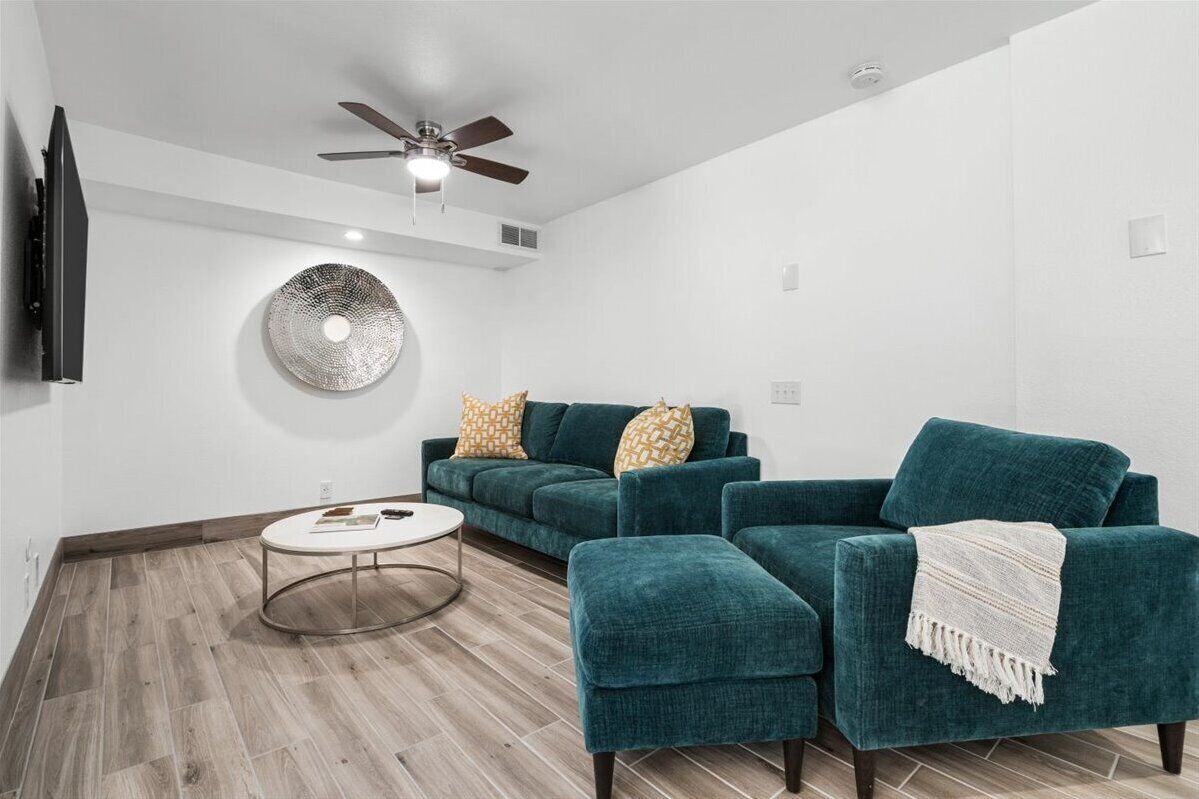 Mid-century Modern Condo | King Bed | Pool & Patio - Palm Springs