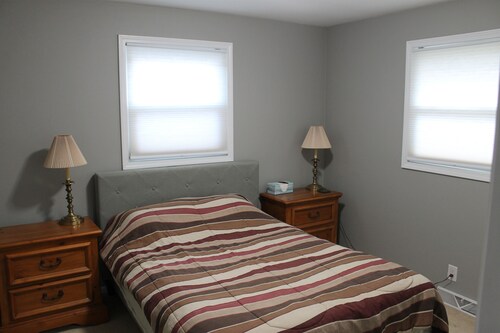 Quiet Ranch Home W/backyard Swimming Pool - 2 Miles From The Beach! - Holland, MI