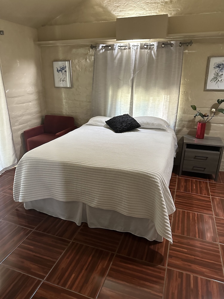 2 Bedroom 1 Bath Home. In The Heart Of Madera. - Madera, CA