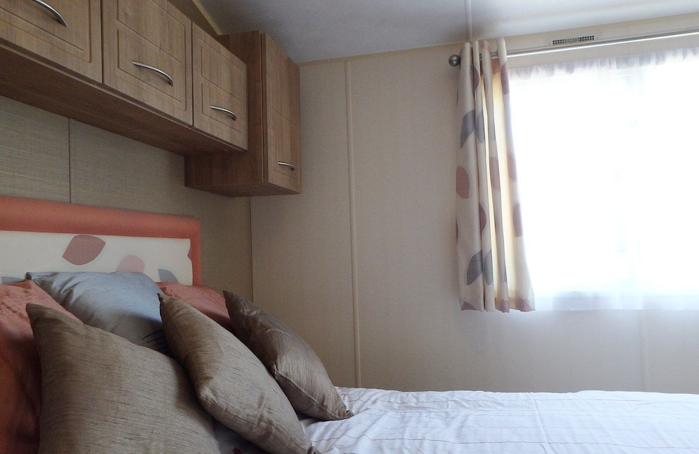 Caravan 82 At Vaenol Site In Tywyn - Wales