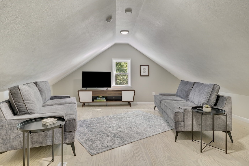 5 Min Walk To Beach Fast Wi-fi Arcade Games - Muskegon, MI