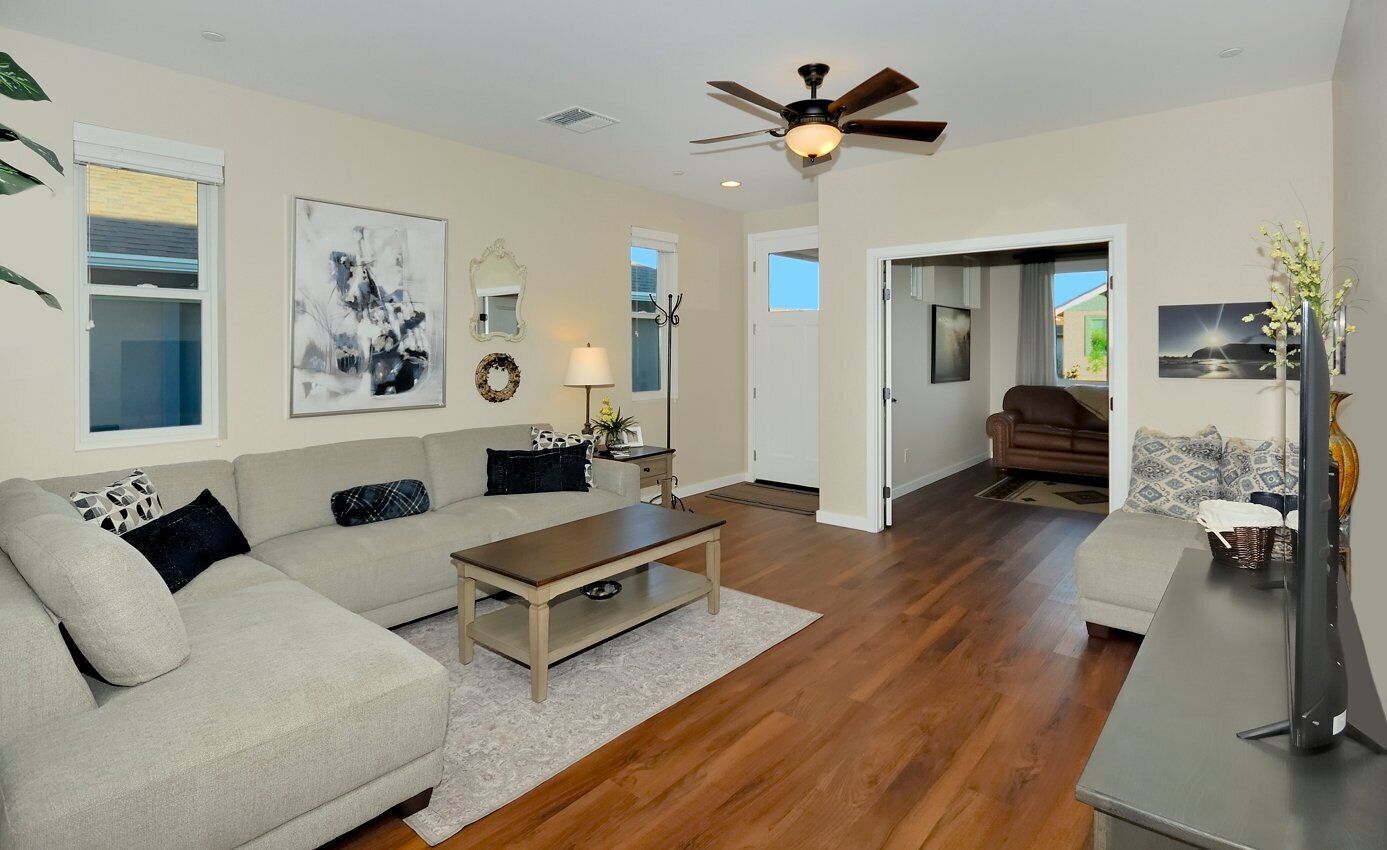 Perfect Location For 5 Surrounding Towns ~ 1 Minute Walk To Golf - Cottonwood, AZ