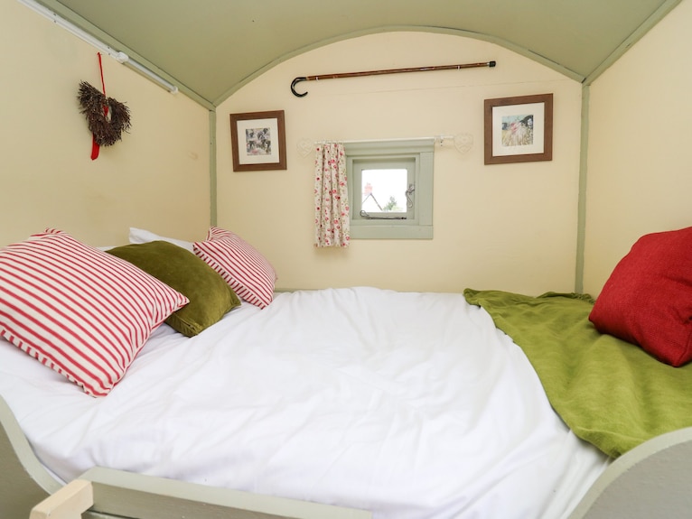 Brown Hare Shepherds Hut, Pet Friendly, With Open Fire In Llangorse - 克里克豪厄爾
