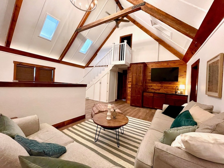 New! The Sanctuary House W/mountain View Sleeps 14 - Oklahoma