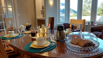 Café da manhã continental grátis todos os dias