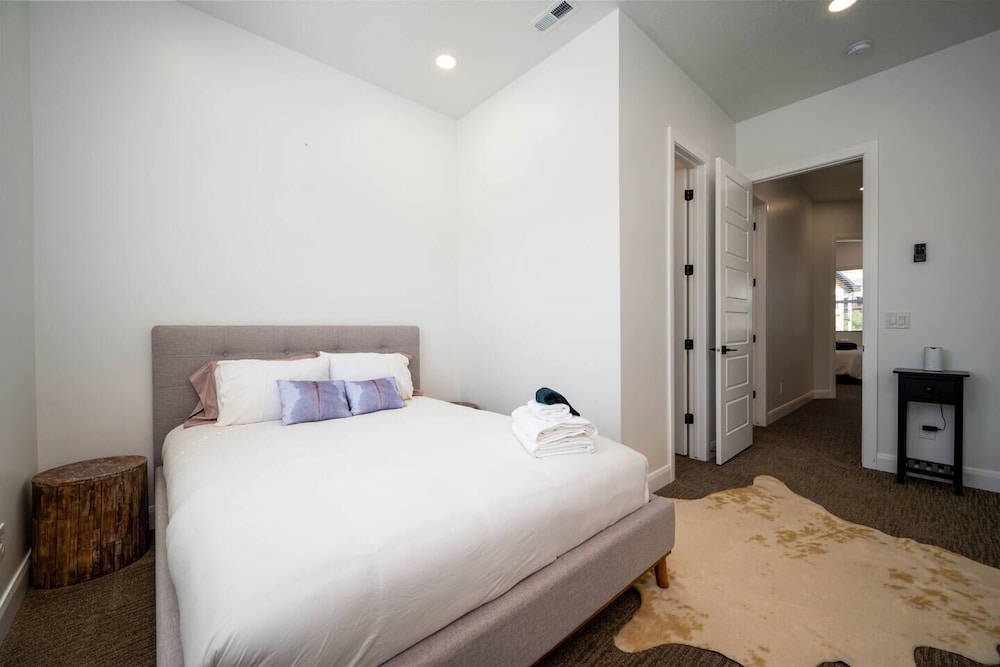 Village's Alpine Escape | Allows Dogs | Mtn Views - Ogden, UT