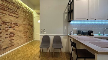 Suíte estúdio luxo | Cozinha privada | Frigobar, cooktop, lava-louças, máquina de café expresso