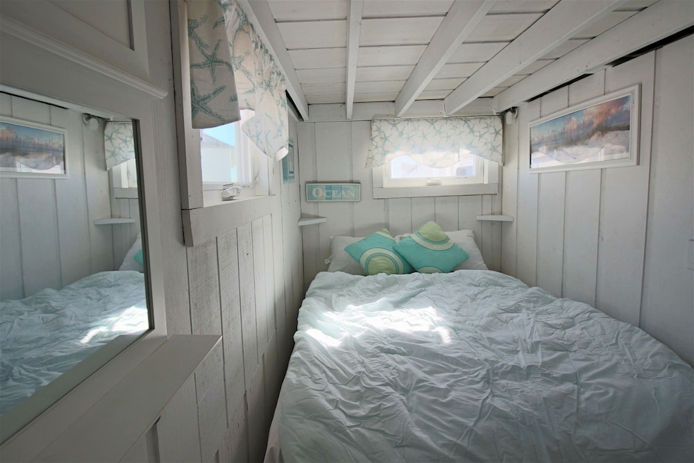 Beachfront Cottage At Chases Ocean Grove - Dennis, MA