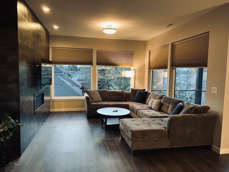 Renovated Contemporary Home In The Alberta Arts District - Portland, OR