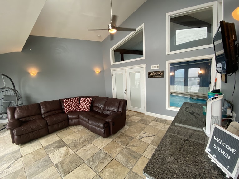 Poseidons Palace - Pool Oasis - Beach View -2.0 - New Bedford, MA