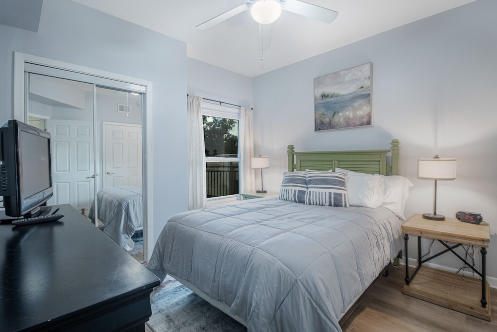 Tranquil Beach Front 2bed 2bath Condo With Large Patio - Family Friendly - Mississippi