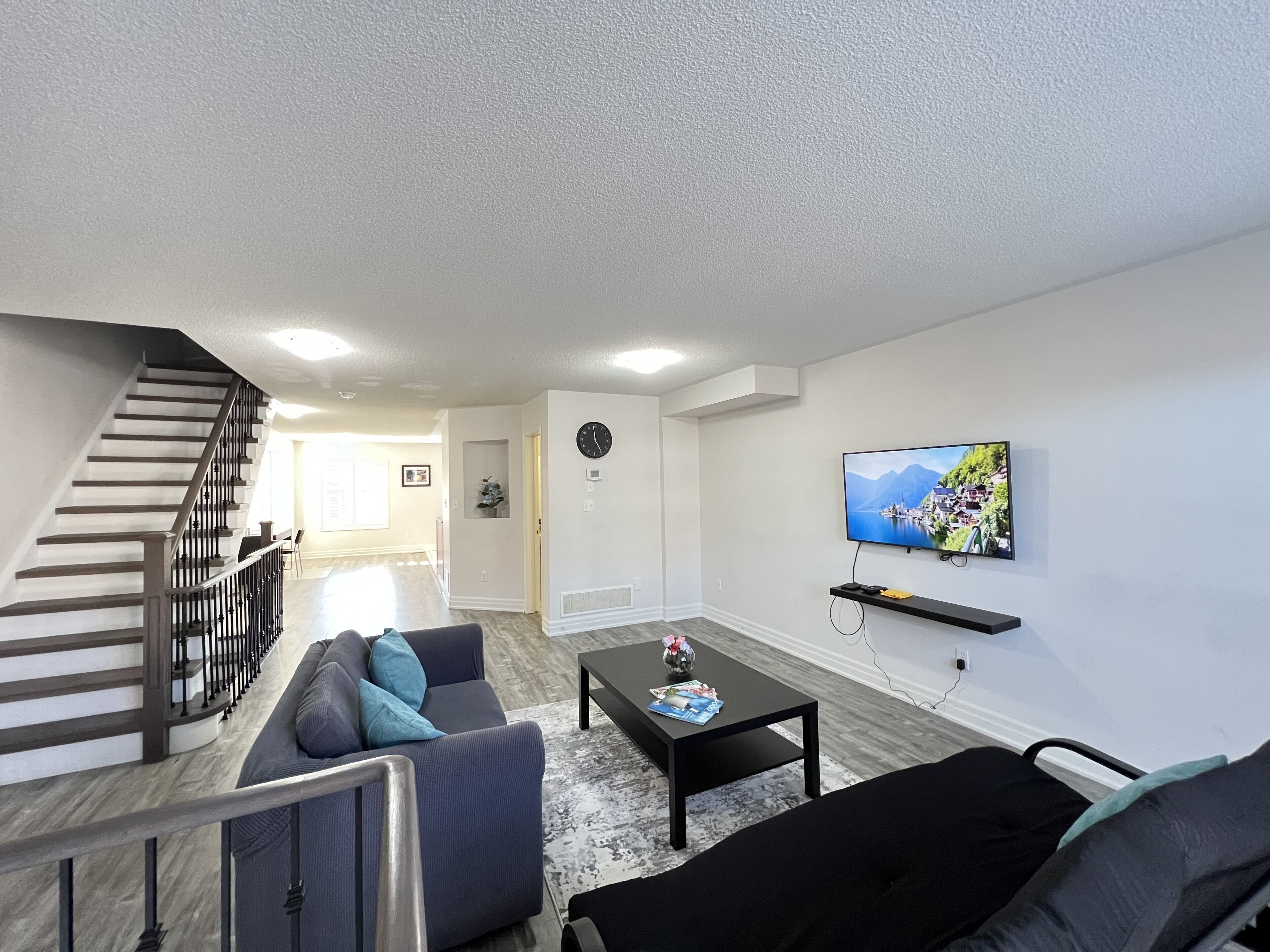 Beautiful 3 Bedroom & 3-bathroom Vacation Home Near Toronto Pearson Airport - Brampton